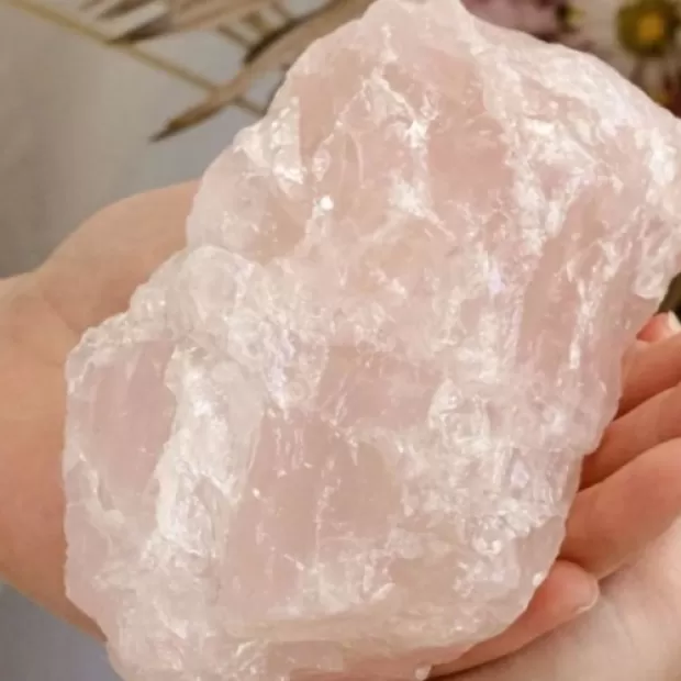 Cómo purificar y recargar tu cuarzo rosa para obtener su máxima energía ...