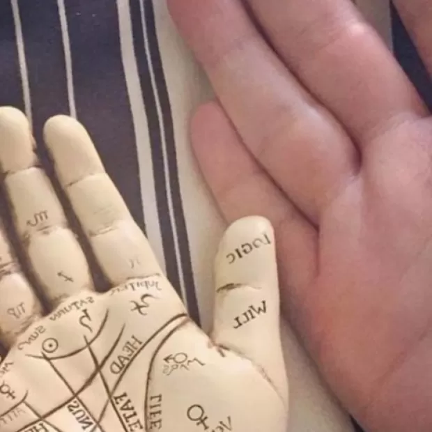 La línea de los hijos en la quiromancia: ¿Qué revela tu mano? - Anna Casas